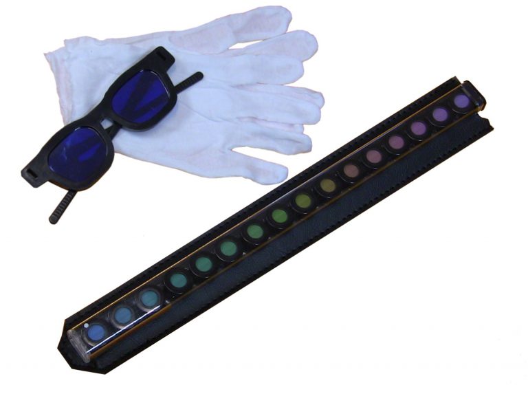 Farnsworth D-15 Color Test (Saturated)